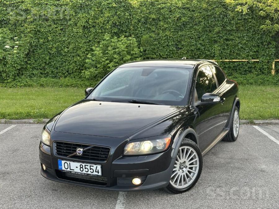 Black Volvo C30 2007 in Jelgava, with an engine capacity of 2.40 L and mileage of 275 thousand km for 3950 €, photo 4 on AUTOMOTO.COM.LV