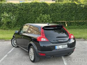 Black Volvo C30 2007 in Jelgava, with an engine capacity of 2.40 L and mileage of 275 thousand km for 3950 €, photo 5 on AUTOMOTO.COM.LV