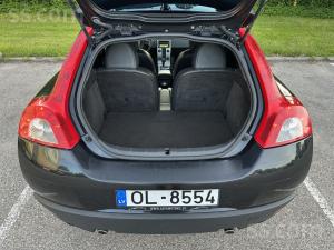 Black Volvo C30 2007 in Jelgava, with an engine capacity of 2.40 L and mileage of 275 thousand km for 3950 €, photo 8 on AUTOMOTO.COM.LV