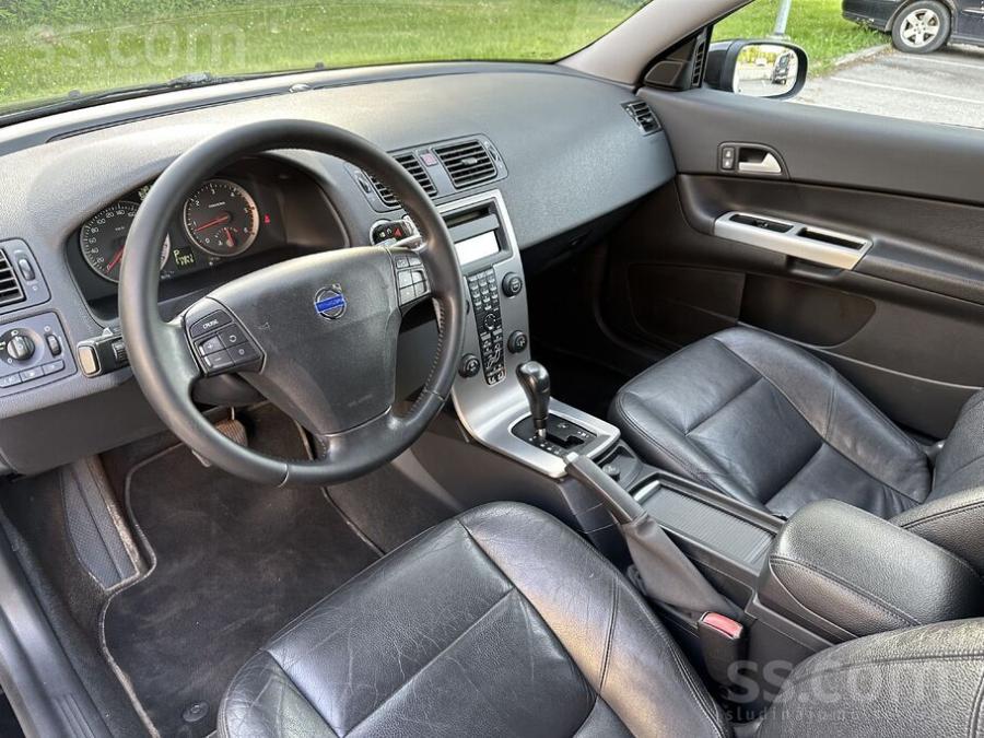 Black Volvo C30 2007 in Jelgava, with an engine capacity of 2.40 L and mileage of 275 thousand km for 3950 €, photo 12 on AUTOMOTO.COM.LV