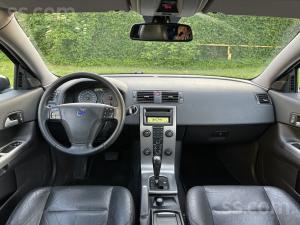 Black Volvo C30 2007 in Jelgava, with an engine capacity of 2.40 L and mileage of 275 thousand km for 3950 €, photo 13 on AUTOMOTO.COM.LV
