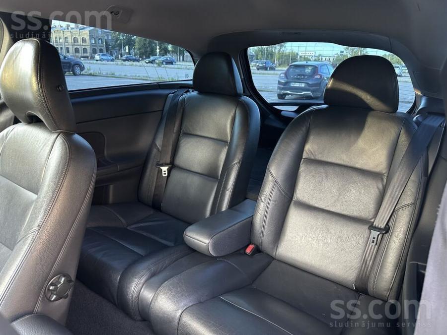 Black Volvo C30 2007 in Jelgava, with an engine capacity of 2.40 L and mileage of 275 thousand km for 3950 €, photo 16 on AUTOMOTO.COM.LV