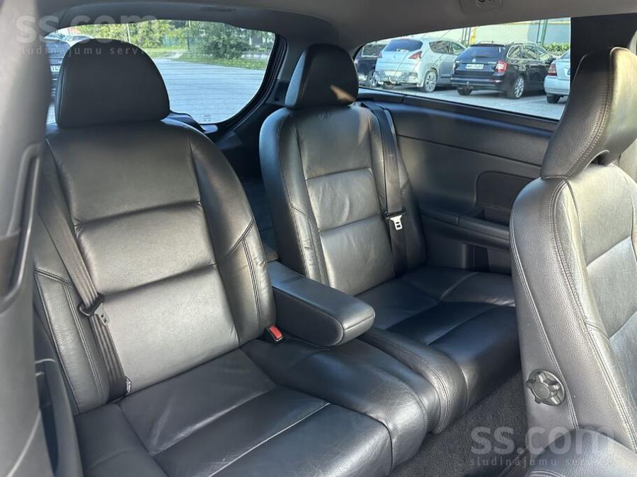 Black Volvo C30 2007 in Jelgava, with an engine capacity of 2.40 L and mileage of 275 thousand km for 3950 €, photo 17 on AUTOMOTO.COM.LV