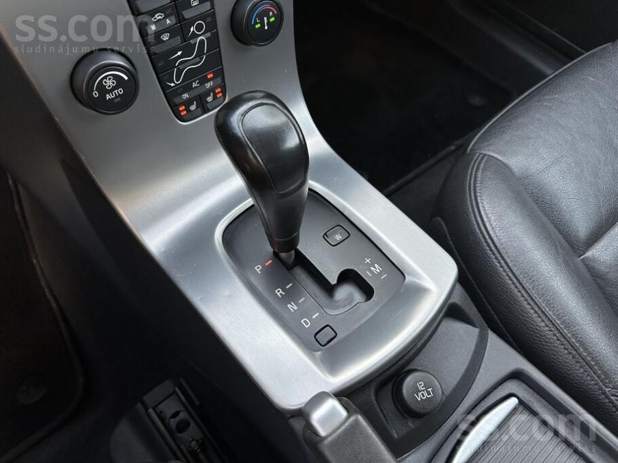 Black Volvo C30 2007 in Jelgava, with an engine capacity of 2.40 L and mileage of 275 thousand km for 3950 €, photo 19 on AUTOMOTO.COM.LV