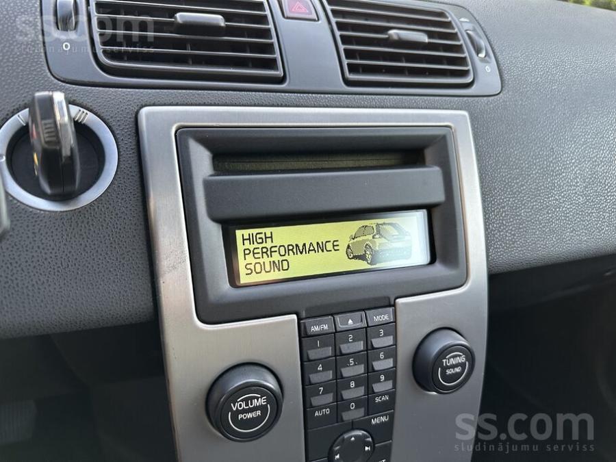 Black Volvo C30 2007 in Jelgava, with an engine capacity of 2.40 L and mileage of 275 thousand km for 3950 €, photo 20 on AUTOMOTO.COM.LV