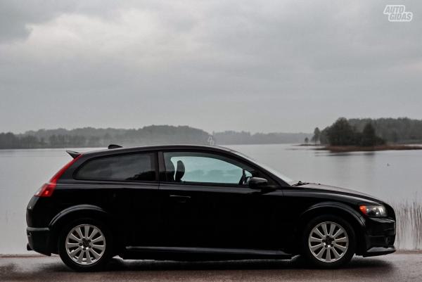 Melns Volvo C30 2007 Pabradė, ar dzinēja tilpumu 1.60 L un nobraukumu 357 tūkst. km par 3000 €, foto 5 vietnē AUTOMOTO.COM.LV