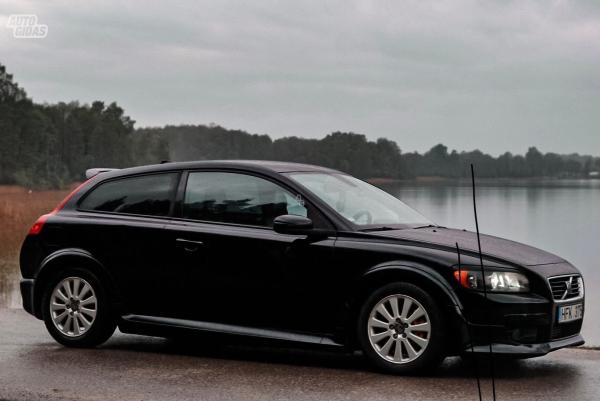 Melns Volvo C30 2007 Pabradė, ar dzinēja tilpumu 1.60 L un nobraukumu 357 tūkst. km par 3000 €, foto 6 vietnē AUTOMOTO.COM.LV