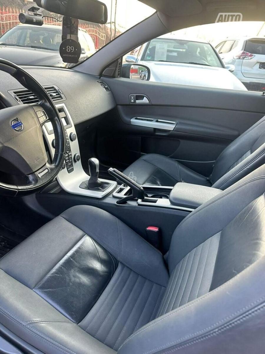 Melns Volvo C30 2007 Pabradė, ar dzinēja tilpumu 1.60 L un nobraukumu 357 tūkst. km par 3000 €, foto 10 vietnē AUTOMOTO.COM.LV