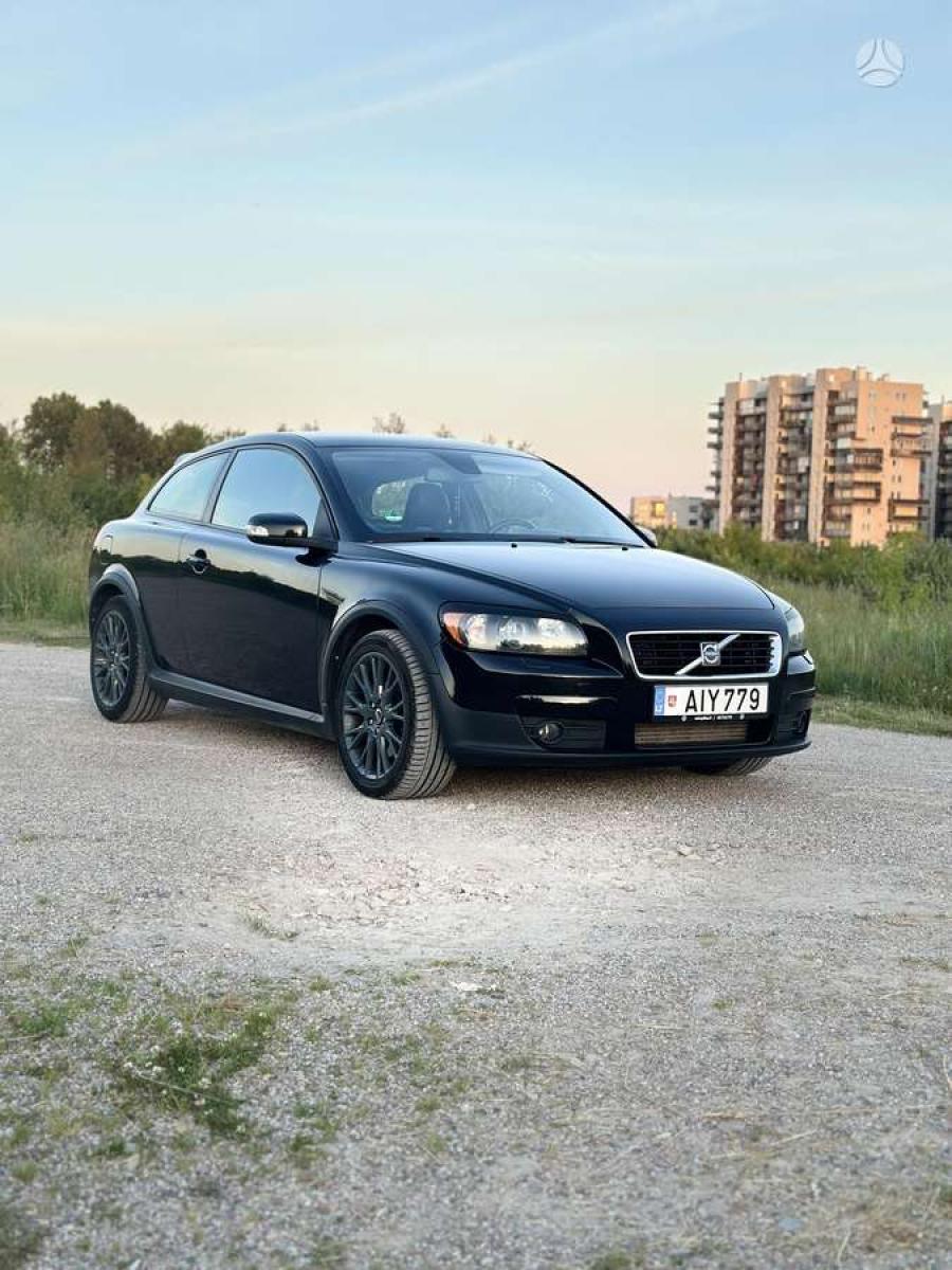 Black Volvo C30 2007 in Vilnius, with an engine capacity of 2.40 L and mileage of 240 thousand km for 3250 €, photo 1 on AUTOMOTO.COM.LV