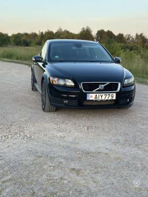 Black Volvo C30 2007 in Vilnius, with an engine capacity of 2.40 L and mileage of 240 thousand km for 3250 €, photo 4 on AUTOMOTO.COM.LV