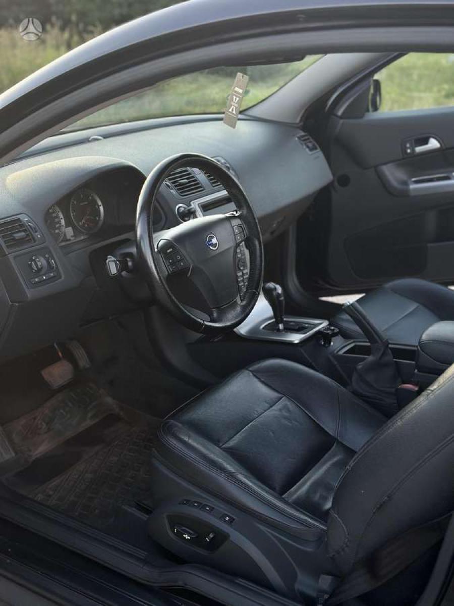 Black Volvo C30 2007 in Vilnius, with an engine capacity of 2.40 L and mileage of 240 thousand km for 3250 €, photo 11 on AUTOMOTO.COM.LV