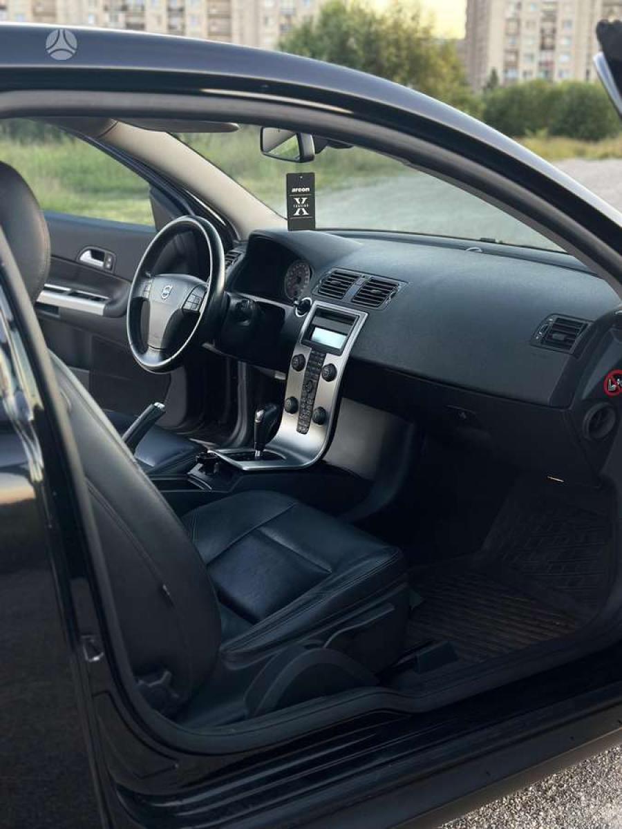 Black Volvo C30 2007 in Vilnius, with an engine capacity of 2.40 L and mileage of 240 thousand km for 3250 €, photo 12 on AUTOMOTO.COM.LV