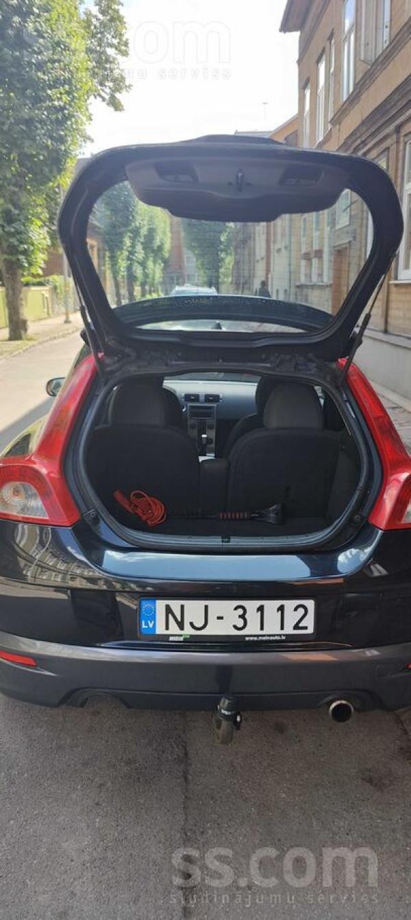 Black Volvo C30 2007 in Riga, with an engine capacity of 2.00 L and mileage of 336 thousand km for 2500 €, photo 2 on AUTOMOTO.COM.LV