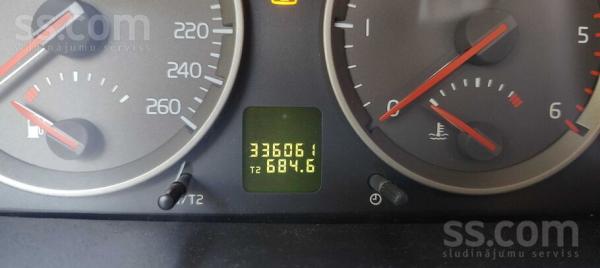 Black Volvo C30 2007 in Riga, with an engine capacity of 2.00 L and mileage of 336 thousand km for 2500 €, photo 5 on AUTOMOTO.COM.LV