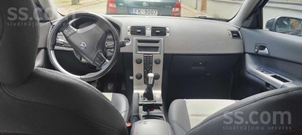 Black Volvo C30 2007 in Riga, with an engine capacity of 2.00 L and mileage of 336 thousand km for 2500 €, photo 7 on AUTOMOTO.COM.LV