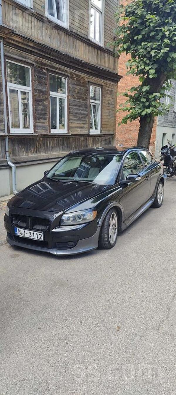 Black Volvo C30 2007 in Riga, with an engine capacity of 2.00 L and mileage of 336 thousand km for 1950 €, photo 1 on AUTOMOTO.COM.LV