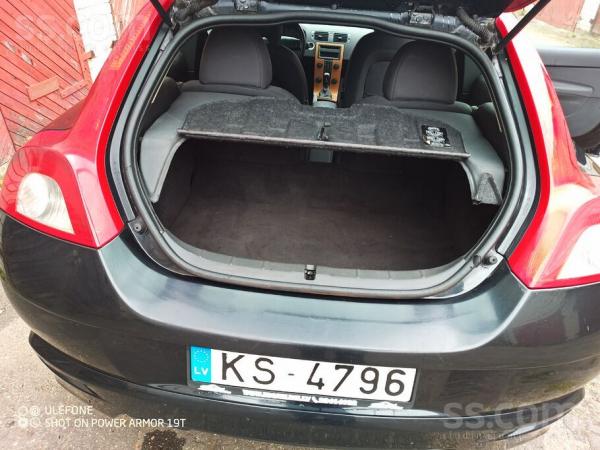 Black Volvo C30 2007 in Riga, with an engine capacity of 2.00 L and mileage of 400 thousand km for 1100 €, photo 8 on AUTOMOTO.COM.LV