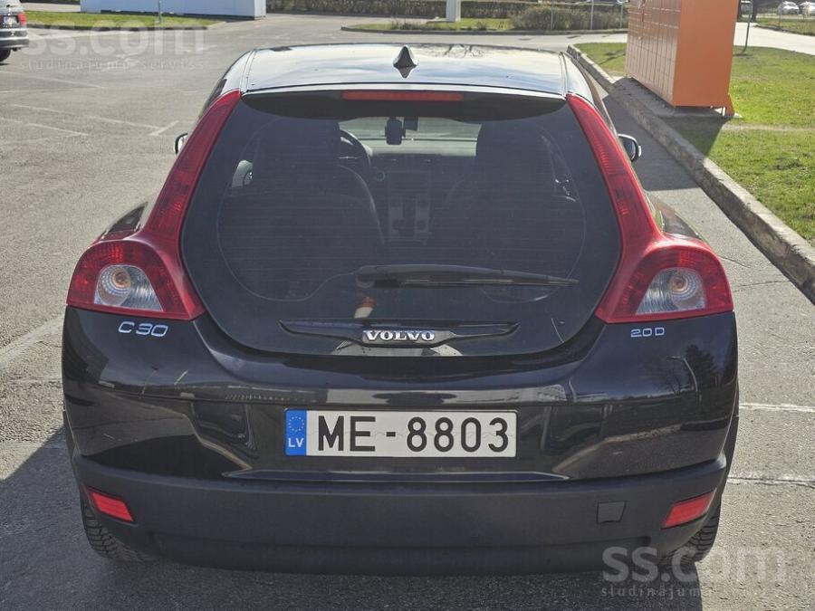 Melns Volvo C30 2008 Rīga, ar dzinēja tilpumu 2.00 L un nobraukumu 226 tūkst. km par 4000 €, foto 2 vietnē AUTOMOTO.COM.LV