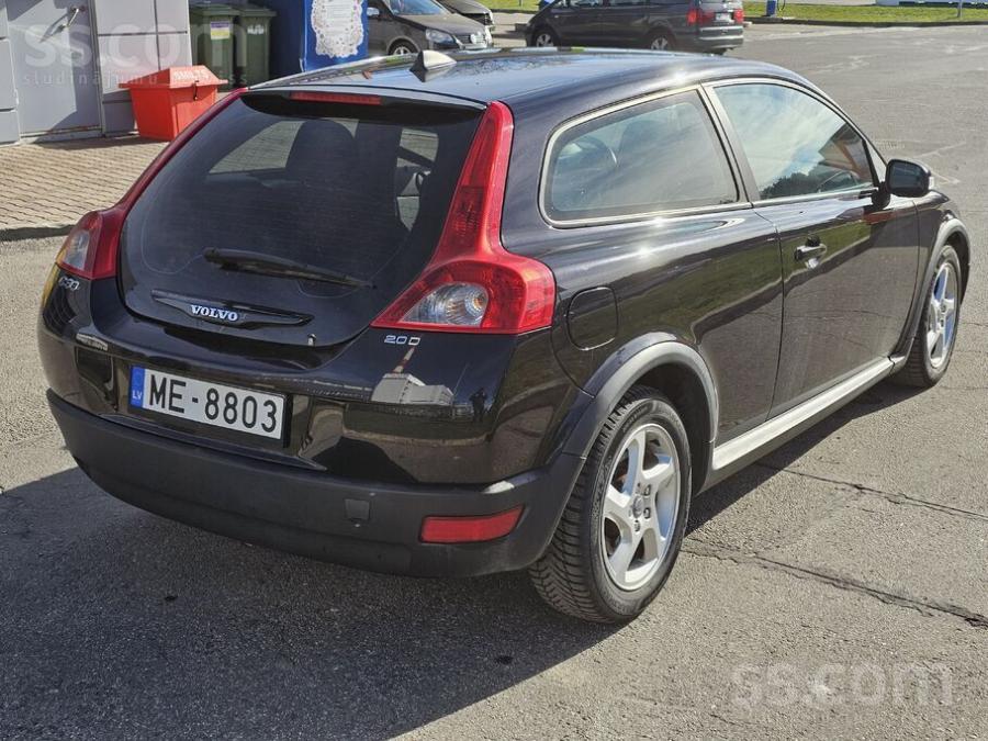 Melns Volvo C30 2008 Rīga, ar dzinēja tilpumu 2.00 L un nobraukumu 226 tūkst. km par 4000 €, foto 3 vietnē AUTOMOTO.COM.LV