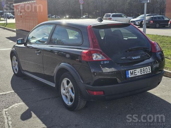Melns Volvo C30 2008 Rīga, ar dzinēja tilpumu 2.00 L un nobraukumu 226 tūkst. km par 4000 €, foto 4 vietnē AUTOMOTO.COM.LV