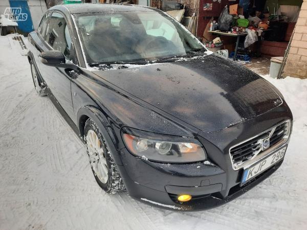Melns Volvo C30 2008 Viļņa, ar dzinēja tilpumu 2.00 L un nobraukumu 310 tūkst. km par 1350 €, foto 2 vietnē AUTOMOTO.COM.LV