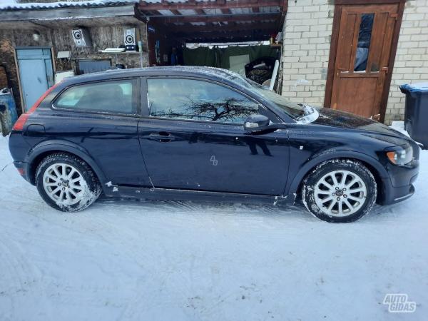 Melns Volvo C30 2008 Viļņa, ar dzinēja tilpumu 2.00 L un nobraukumu 310 tūkst. km par 1350 €, foto 3 vietnē AUTOMOTO.COM.LV