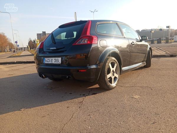 Melns Volvo C30 2008 Viļņa, ar dzinēja tilpumu 1.60 L un nobraukumu 380 tūkst. km par 1450 €, foto 3 vietnē AUTOMOTO.COM.LV