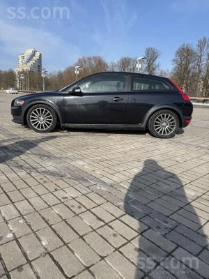 Melns Volvo C30 2008 Rīga, ar dzinēja tilpumu 2.00 L un nobraukumu 248 tūkst. km par 2100 €, foto 3 vietnē AUTOMOTO.COM.LV