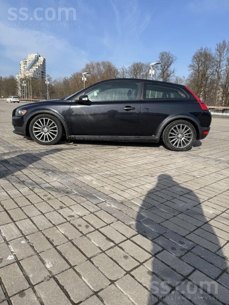 Melns Volvo C30 2008 Rīga, ar dzinēja tilpumu 2.00 L un nobraukumu 248 tūkst. km par 2100 €, foto 3 vietnē AUTOMOTO.COM.LV