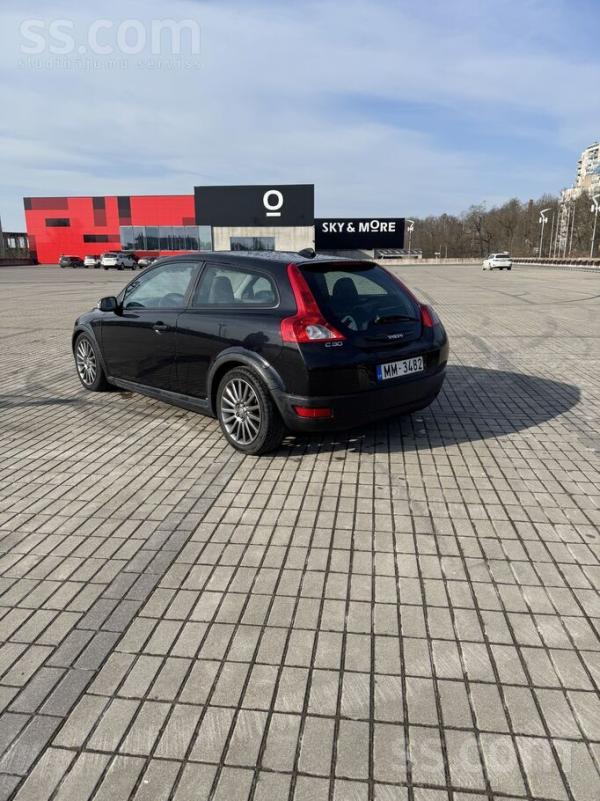 Melns Volvo C30 2008 Rīga, ar dzinēja tilpumu 2.00 L un nobraukumu 248 tūkst. km par 2100 €, foto 3 vietnē AUTOMOTO.COM.LV