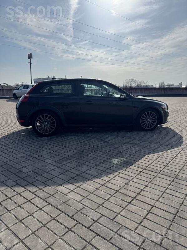 Melns Volvo C30 2008 Rīga, ar dzinēja tilpumu 2.00 L un nobraukumu 248 tūkst. km par 2100 €, foto 6 vietnē AUTOMOTO.COM.LV