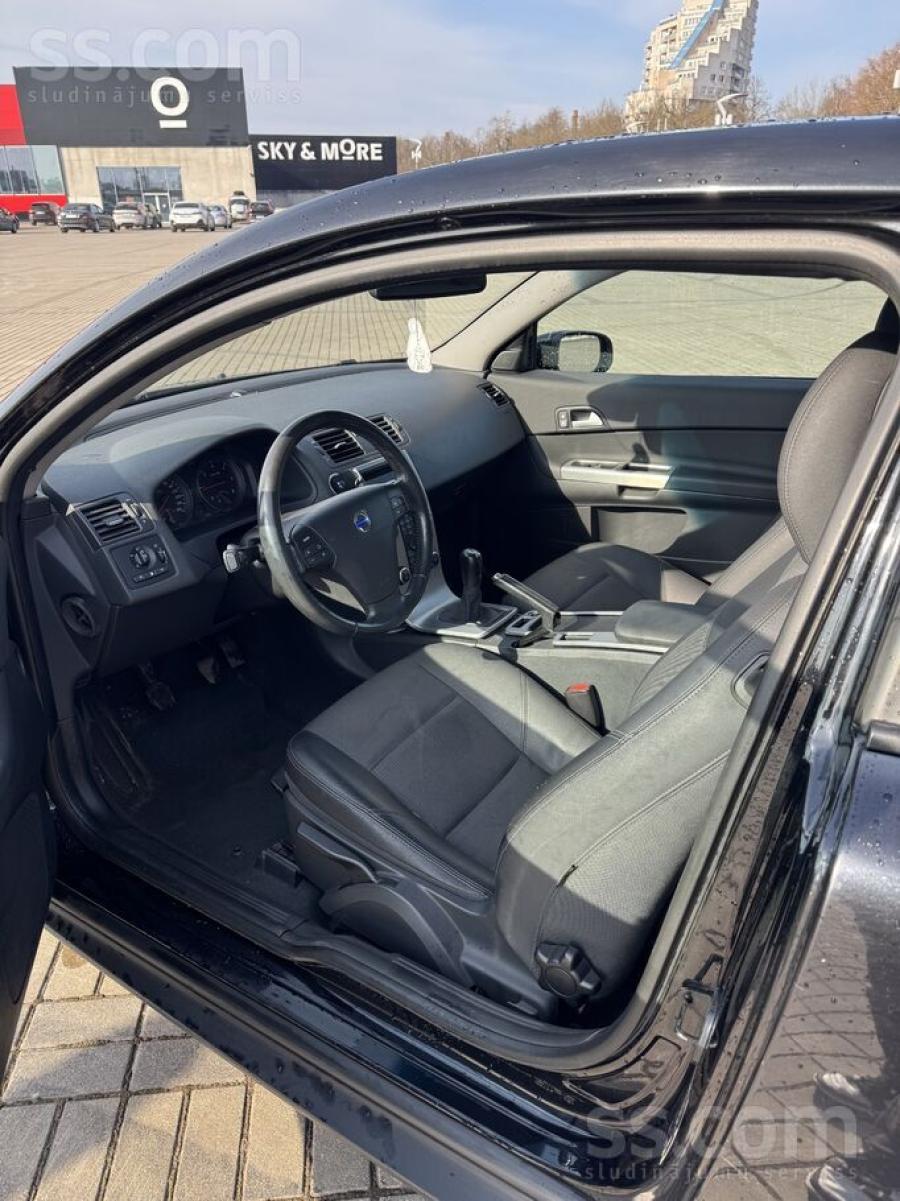 Melns Volvo C30 2008 Rīga, ar dzinēja tilpumu 2.00 L un nobraukumu 248 tūkst. km par 2100 €, foto 10 vietnē AUTOMOTO.COM.LV