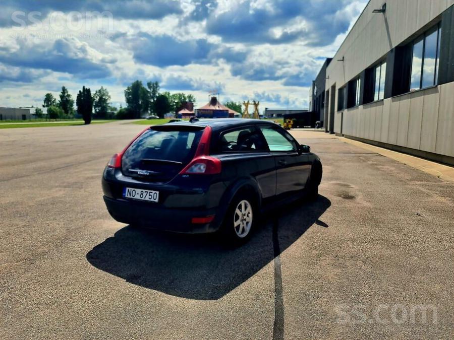 Melns Volvo C30 2008 Rīga, ar dzinēja tilpumu 1.60 L un nobraukumu 296 tūkst. km par 2450 €, foto 10 vietnē AUTOMOTO.COM.LV