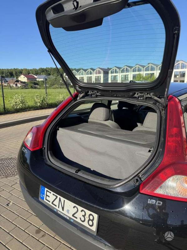 Melns Volvo C30 2008 Viļņa, ar dzinēja tilpumu 1.56 L un nobraukumu 318 tūkst. km par 950 €, foto 7 vietnē AUTOMOTO.COM.LV
