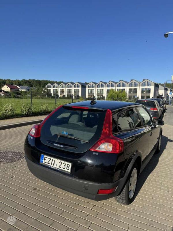Melns Volvo C30 2008 Viļņa, ar dzinēja tilpumu 1.56 L un nobraukumu 318 tūkst. km par 950 €, foto 10 vietnē AUTOMOTO.COM.LV