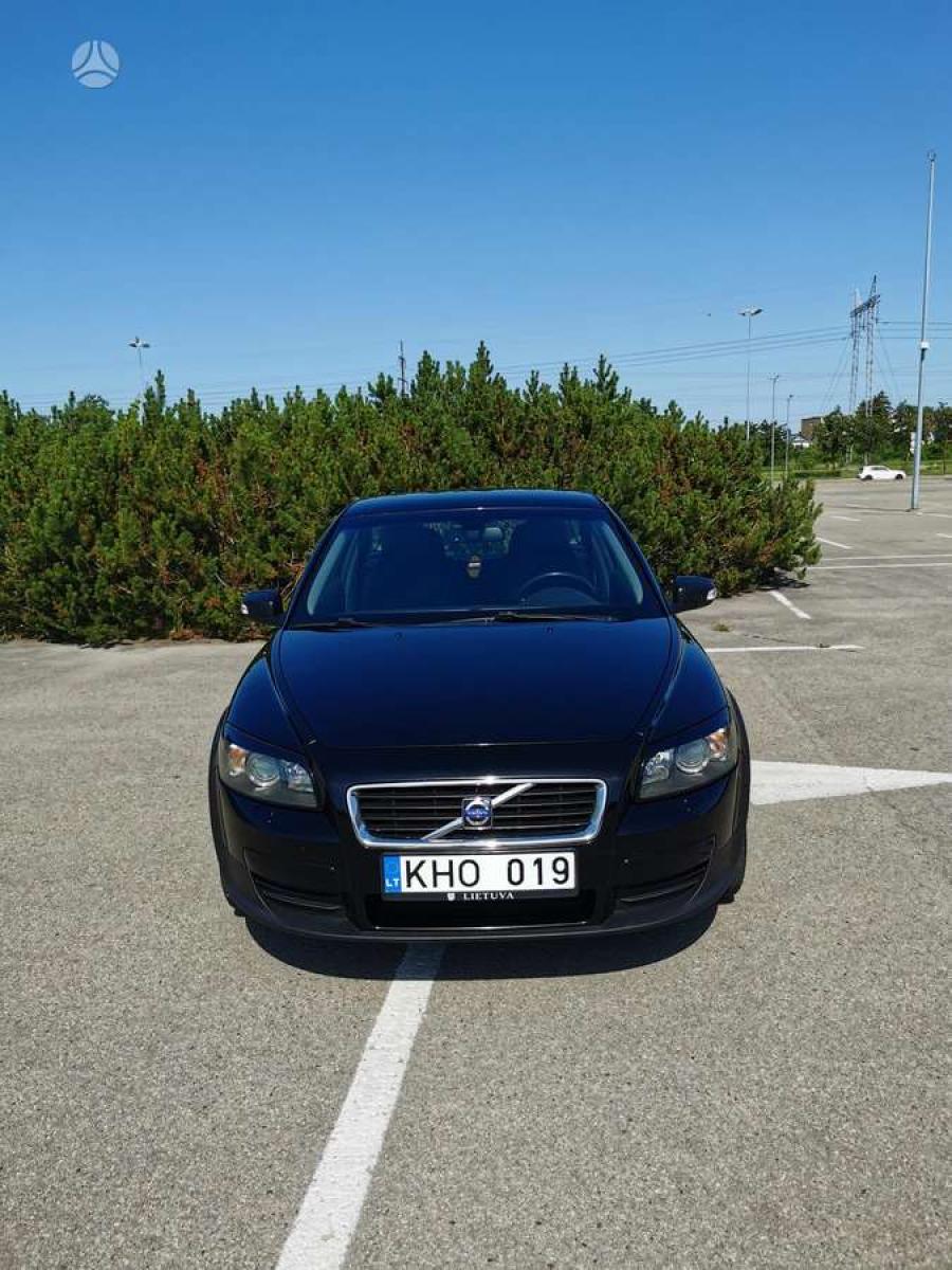 Melns Volvo C30 2008 Šauļi, ar dzinēja tilpumu 1.80 L un nobraukumu 332 tūkst. km par 1800 €, foto 3 vietnē AUTOMOTO.COM.LV