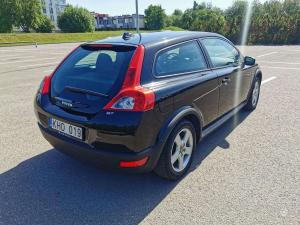 Melns Volvo C30 2008 Šauļi, ar dzinēja tilpumu 1.80 L un nobraukumu 332 tūkst. km par 1800 €, foto 6 vietnē AUTOMOTO.COM.LV
