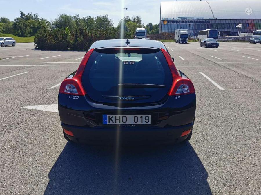 Melns Volvo C30 2008 Šauļi, ar dzinēja tilpumu 1.80 L un nobraukumu 332 tūkst. km par 1800 €, foto 7 vietnē AUTOMOTO.COM.LV
