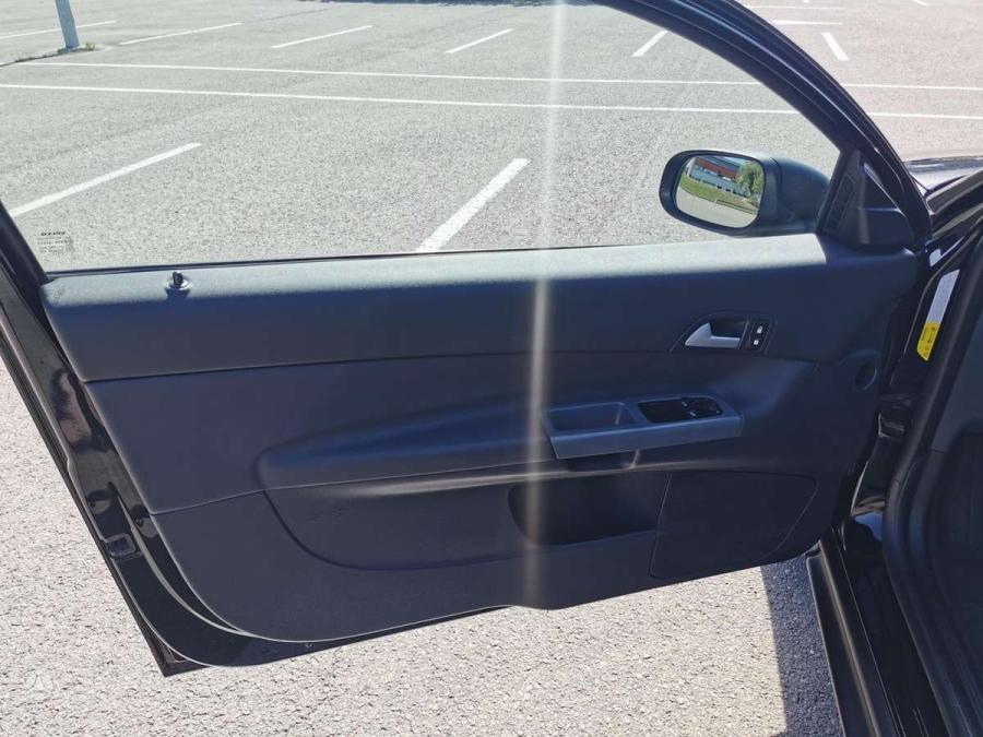 Melns Volvo C30 2008 Šauļi, ar dzinēja tilpumu 1.80 L un nobraukumu 332 tūkst. km par 1800 €, foto 11 vietnē AUTOMOTO.COM.LV