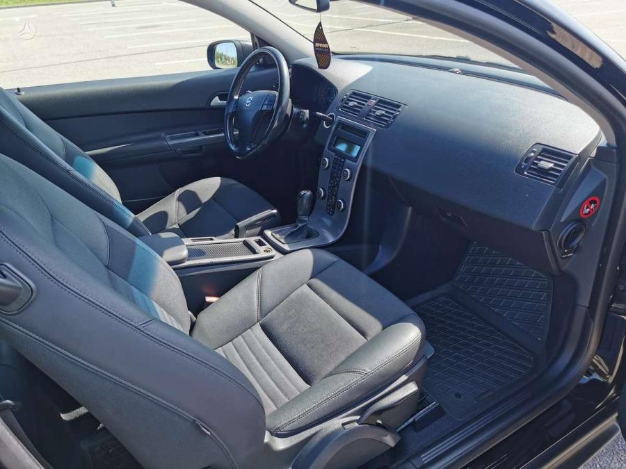 Melns Volvo C30 2008 Šauļi, ar dzinēja tilpumu 1.80 L un nobraukumu 332 tūkst. km par 1800 €, foto 13 vietnē AUTOMOTO.COM.LV