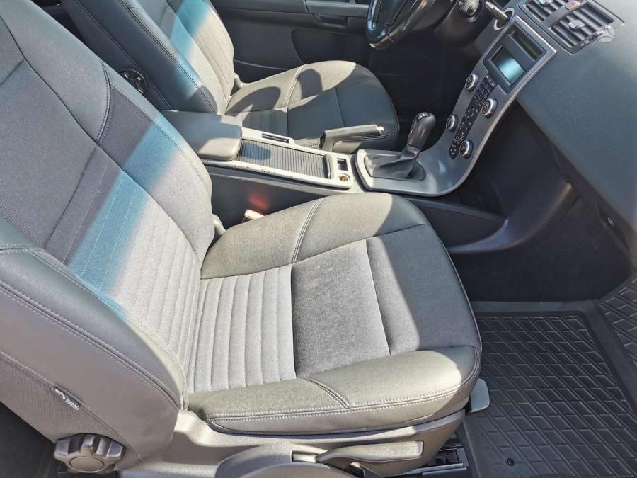 Melns Volvo C30 2008 Šauļi, ar dzinēja tilpumu 1.80 L un nobraukumu 332 tūkst. km par 1800 €, foto 14 vietnē AUTOMOTO.COM.LV