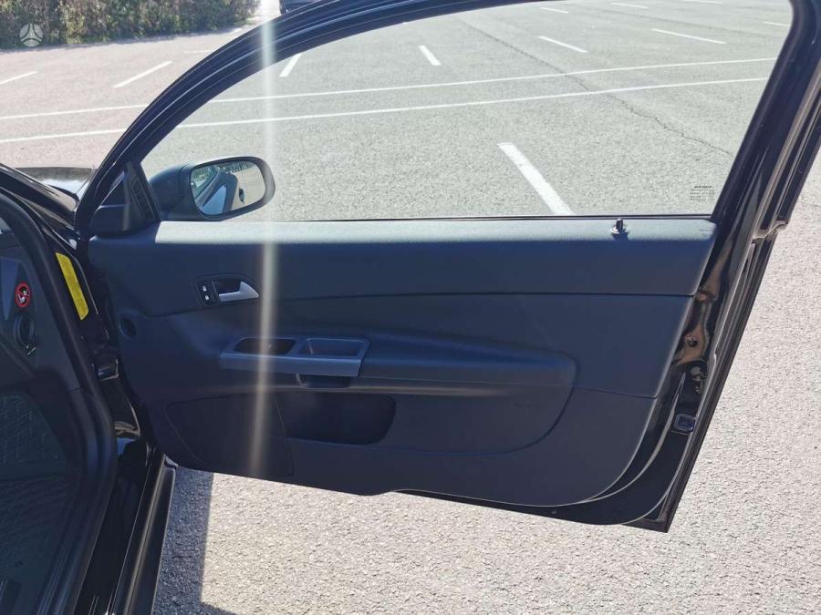 Melns Volvo C30 2008 Šauļi, ar dzinēja tilpumu 1.80 L un nobraukumu 332 tūkst. km par 1800 €, foto 15 vietnē AUTOMOTO.COM.LV