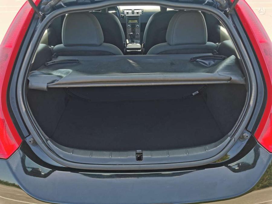 Melns Volvo C30 2008 Šauļi, ar dzinēja tilpumu 1.80 L un nobraukumu 332 tūkst. km par 1800 €, foto 18 vietnē AUTOMOTO.COM.LV