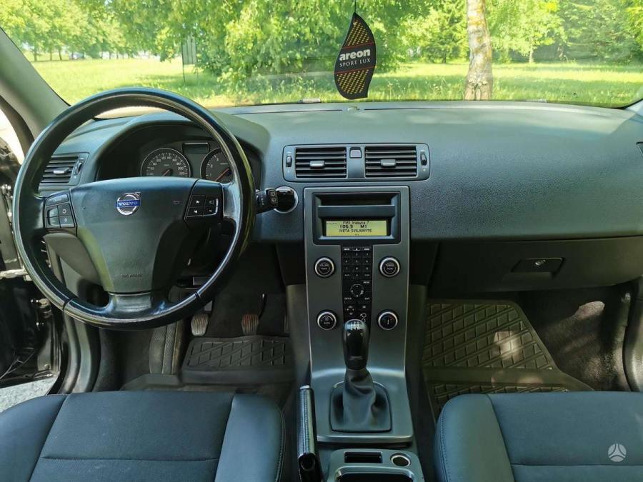 Melns Volvo C30 2008 Šauļi, ar dzinēja tilpumu 1.80 L un nobraukumu 332 tūkst. km par 1800 €, foto 21 vietnē AUTOMOTO.COM.LV