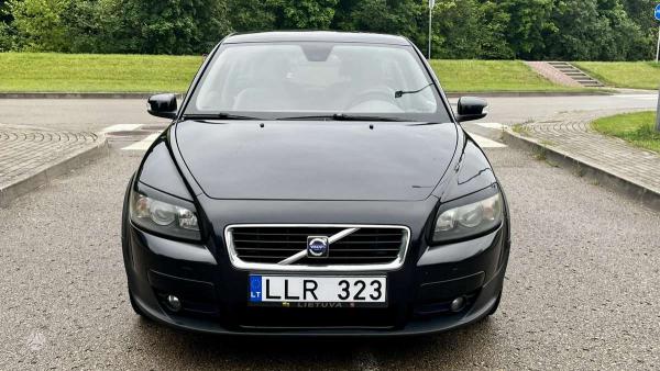 Black Volvo C30 2008 in Silute, with an engine capacity of 1.56 L and mileage of 348 thousand km for 1199 €, photo 3 on AUTOMOTO.COM.LV