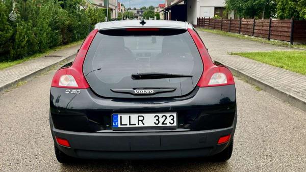 Black Volvo C30 2008 in Silute, with an engine capacity of 1.56 L and mileage of 348 thousand km for 1199 €, photo 6 on AUTOMOTO.COM.LV