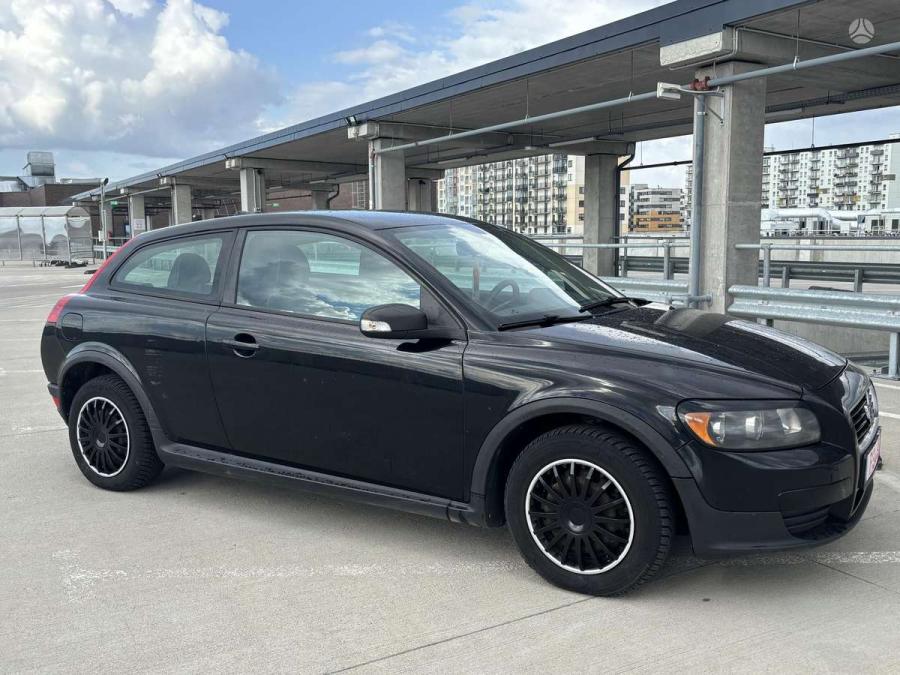 Black Volvo C30 2008 in Vilnius, with an engine capacity of 1.56 L and mileage of 317 thousand km for 640 €, photo 5 on AUTOMOTO.COM.LV