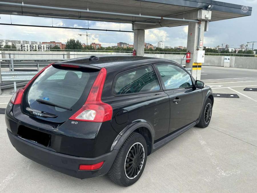 Black Volvo C30 2008 in Vilnius, with an engine capacity of 1.56 L and mileage of 317 thousand km for 640 €, photo 8 on AUTOMOTO.COM.LV