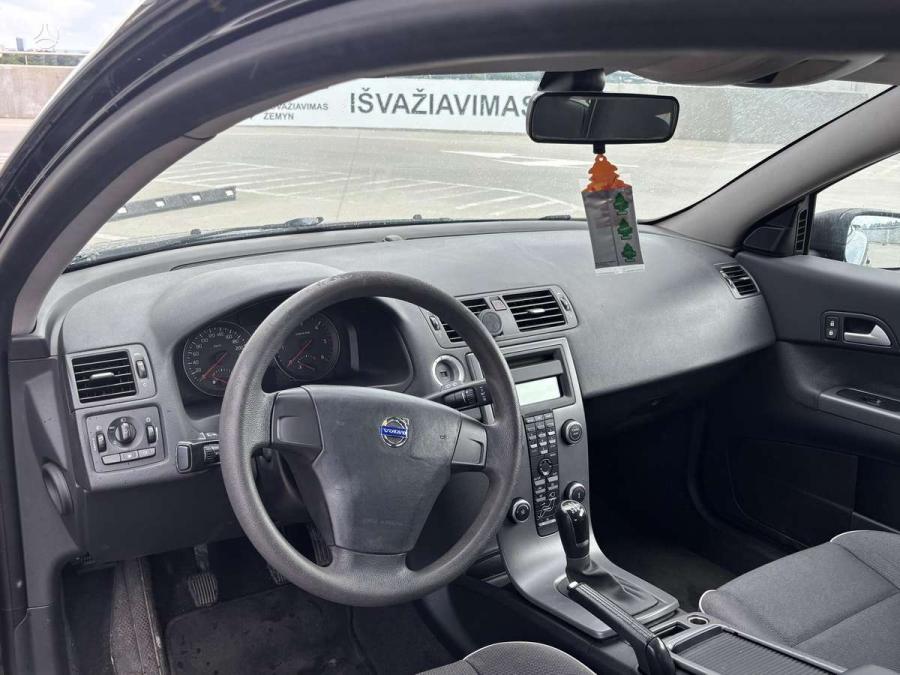 Black Volvo C30 2008 in Vilnius, with an engine capacity of 1.56 L and mileage of 317 thousand km for 640 €, photo 12 on AUTOMOTO.COM.LV