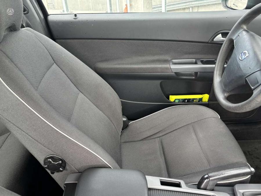 Black Volvo C30 2008 in Vilnius, with an engine capacity of 1.56 L and mileage of 317 thousand km for 640 €, photo 19 on AUTOMOTO.COM.LV